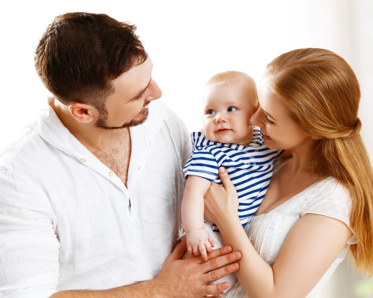 Anne, Baba ile Bebekler Arasında Olumlu İlişki Kurma | İlk Adımlarım